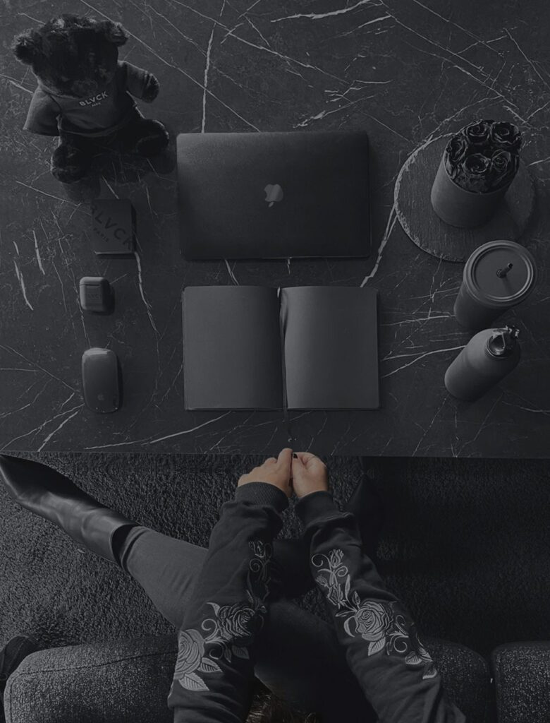 Màu đen là gì? Tìm hiểu ý nghĩa màu đen trong cuộc sống